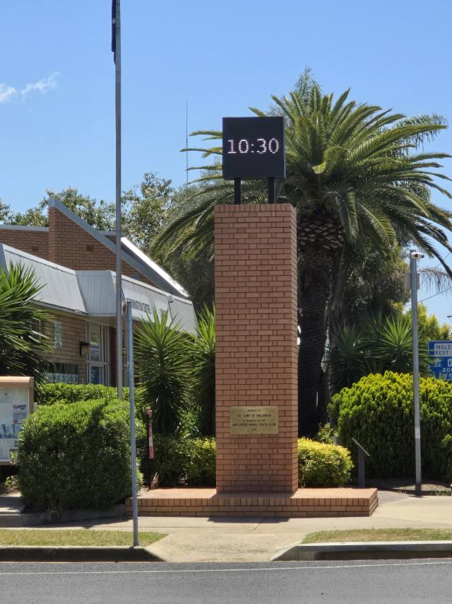 Iconic Inglewood clock keeps ticking after upgrade | Goondiwindi Argus