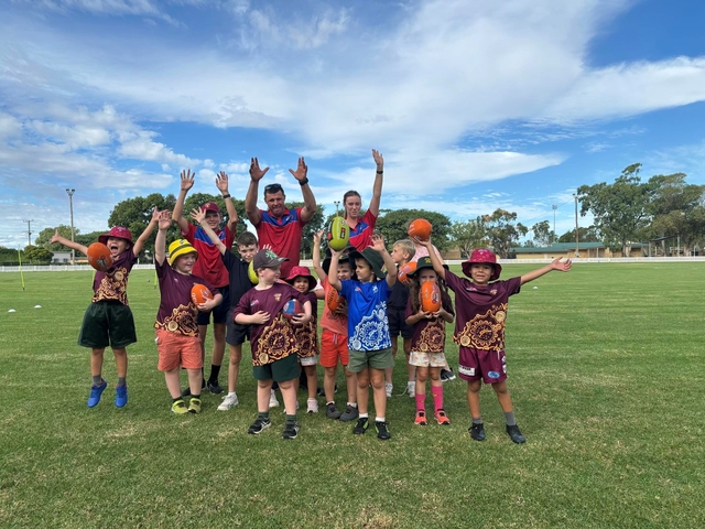 Youngsters kick for goal in Auskick program | Goondiwindi Argus