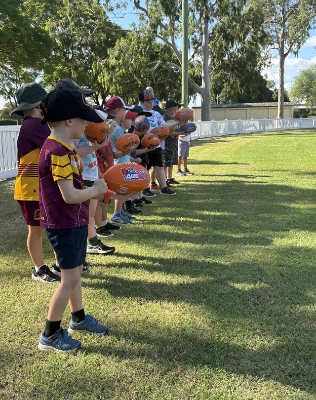 Youngsters kick for goal in Auskick program | Goondiwindi Argus